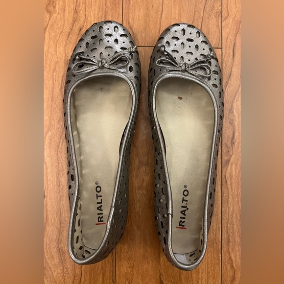 Rialto | Shoes | Rialto 75 Garry Perforated Ballet Flats Bow Shoes ...